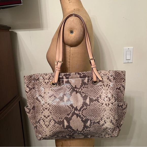 MICHAEL Michael Kors | Bags | Michael Kors Jet Set Snake Print Embossed ...